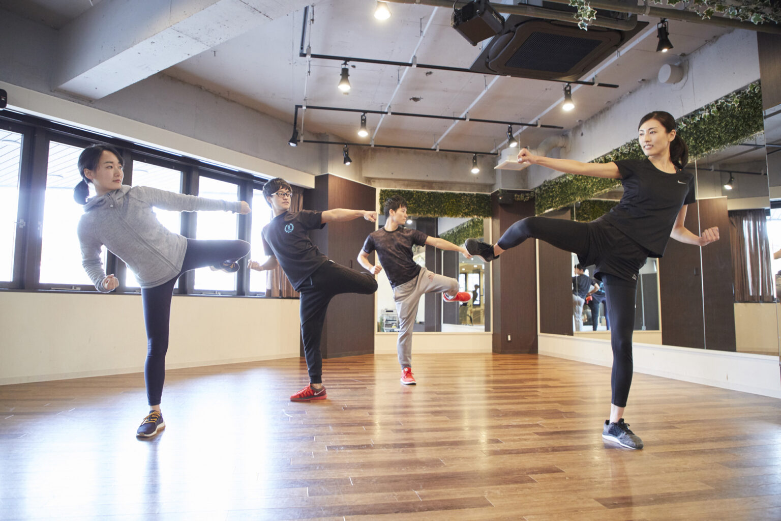 8Fit：星ヶ丘駅徒歩1分女性のためのパーソナルトレーニングジム | 5年先の、私のために。